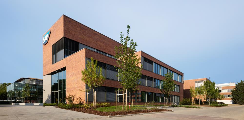 Proyecto SAP Business Centre con gres porcelánico de Cotto d’Este